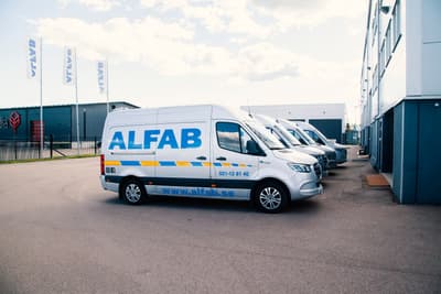 Alfab - Marknadsledare på hästlastbilar, mobilkranar och tornkranar.