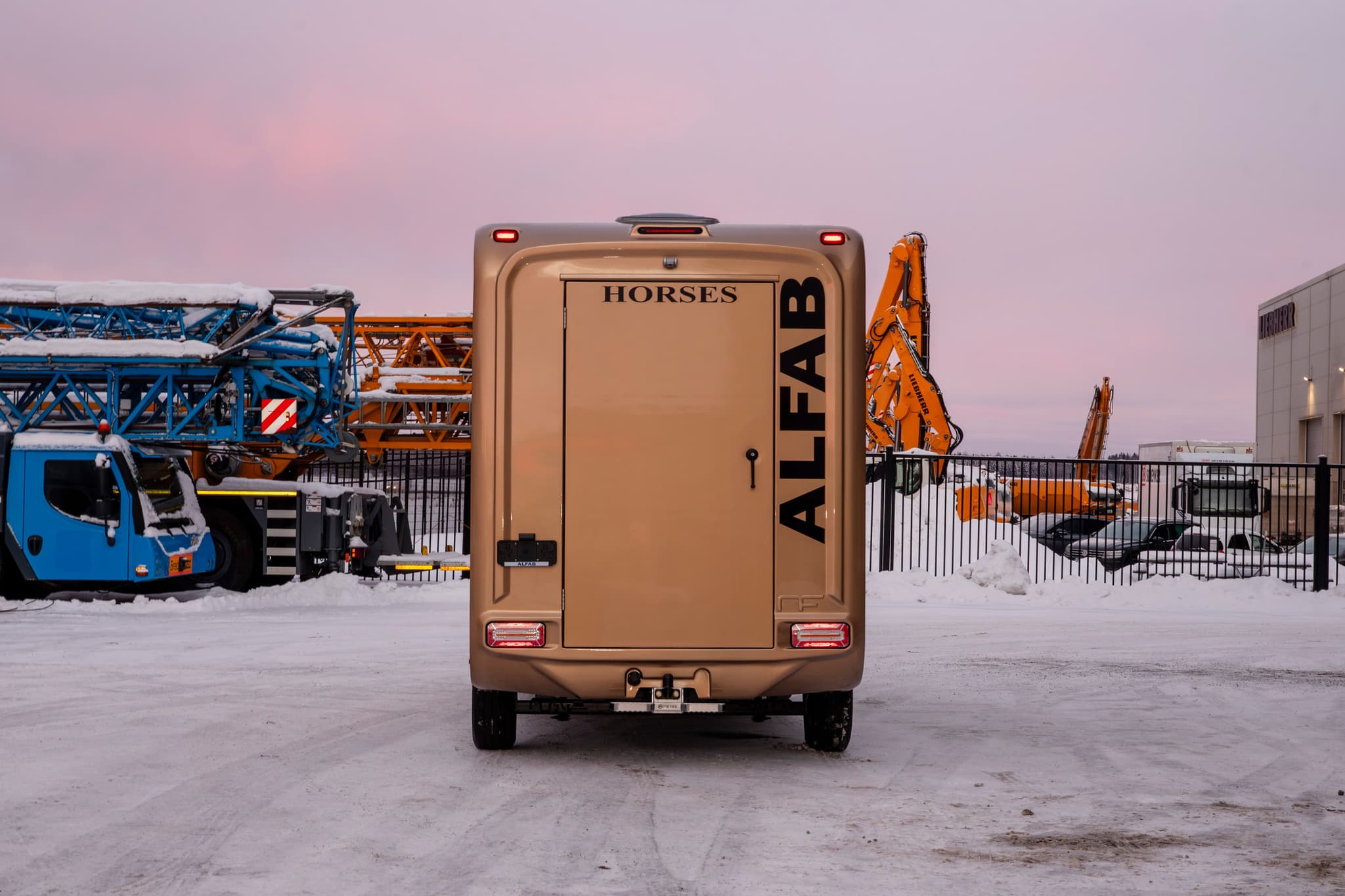 Alfab ALFAB EVO 3-sits stuterimodell hästlastbil