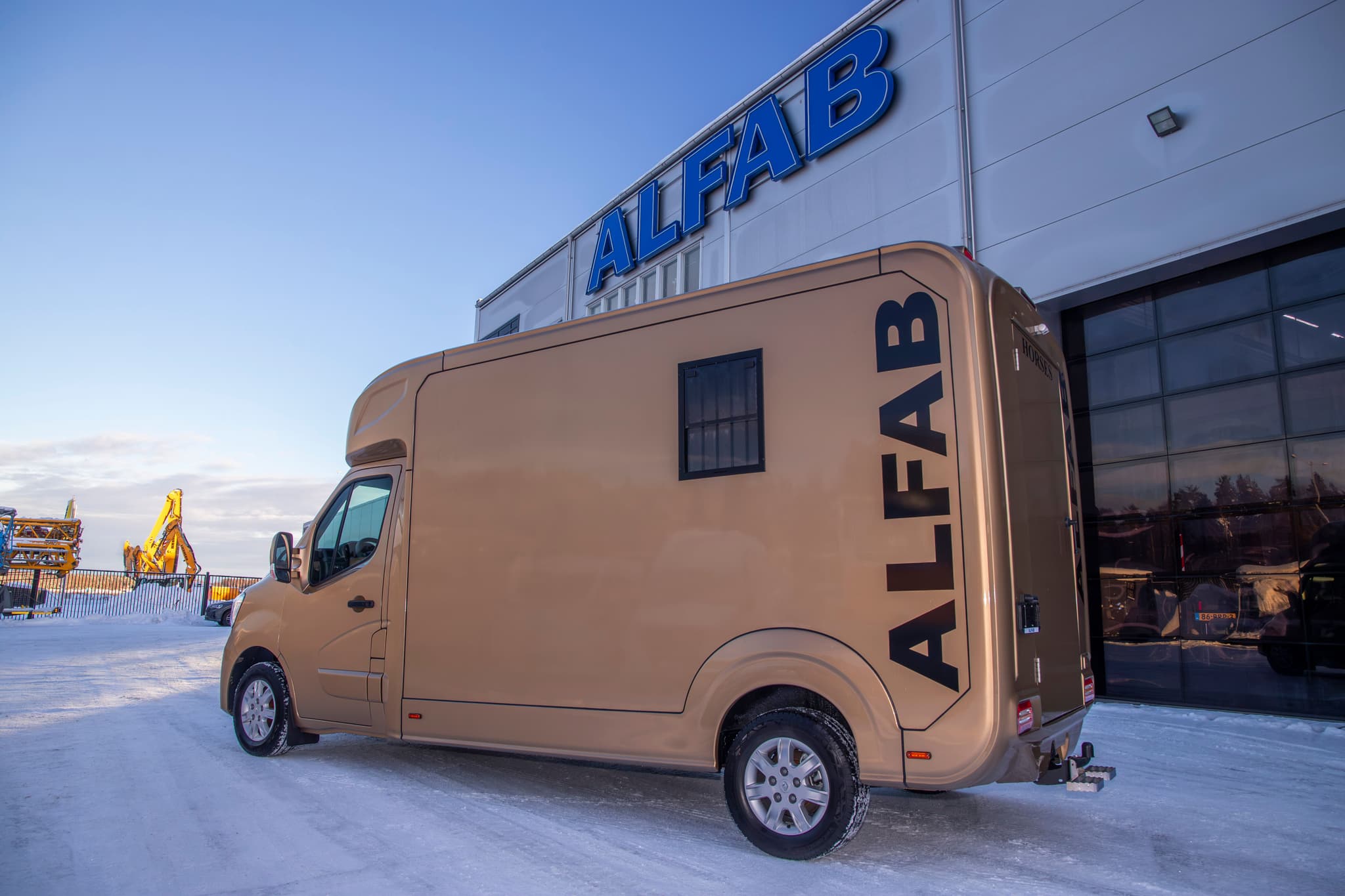 Alfab ALFAB EVO 3-sits stuterimodell hästlastbil