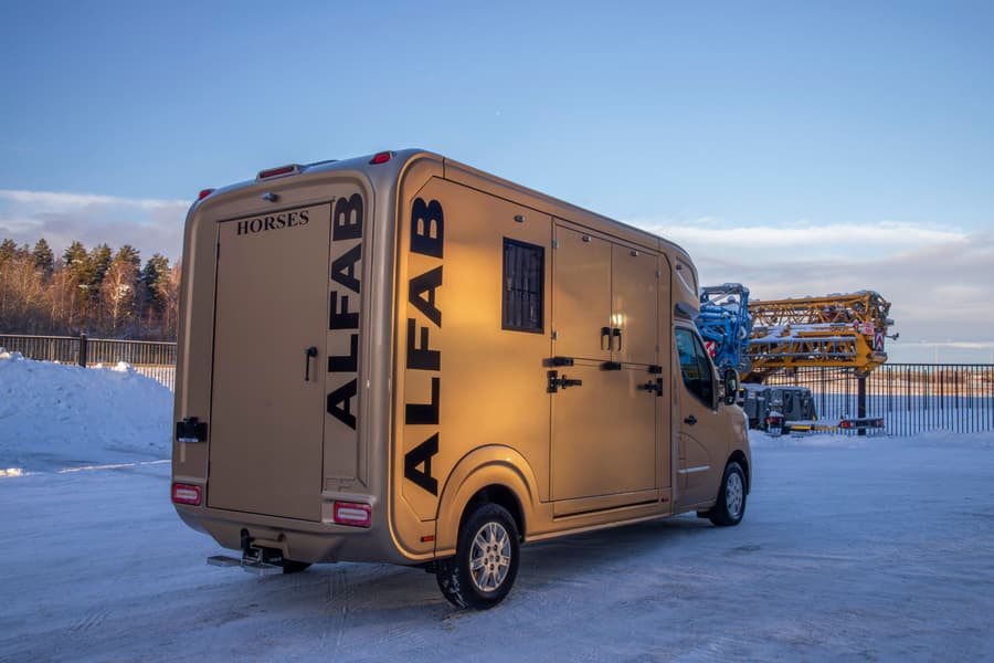 Alfab ALFAB EVO 3-sits stuterimodell hästlastbil