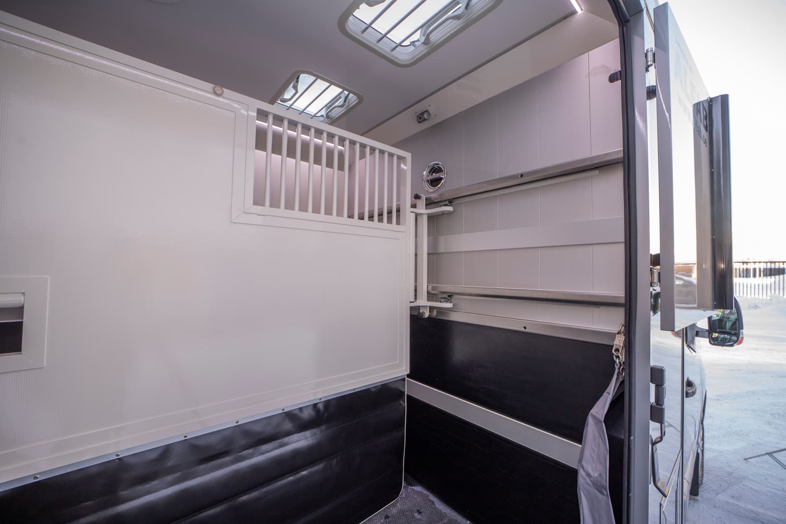 Alfab ALFAB EVO 5-sits stuterimodell hästlastbil